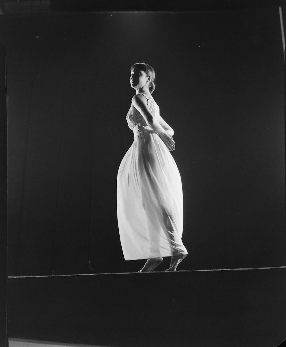 Lingerie - Gjon Mili — Google Arts & Culture