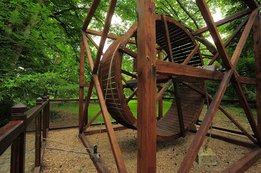 The medieval hoist - Château du Clos Lucé / Alain Bentejac according to ...