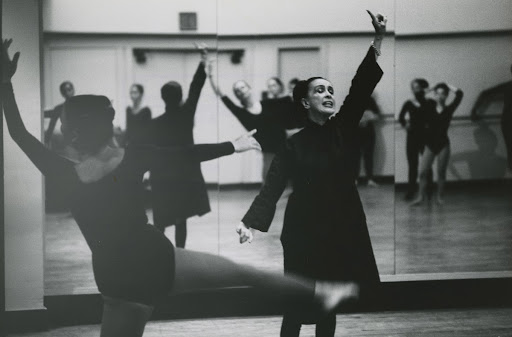 Martha Graham Teaching a Master Class — Google Arts & Culture