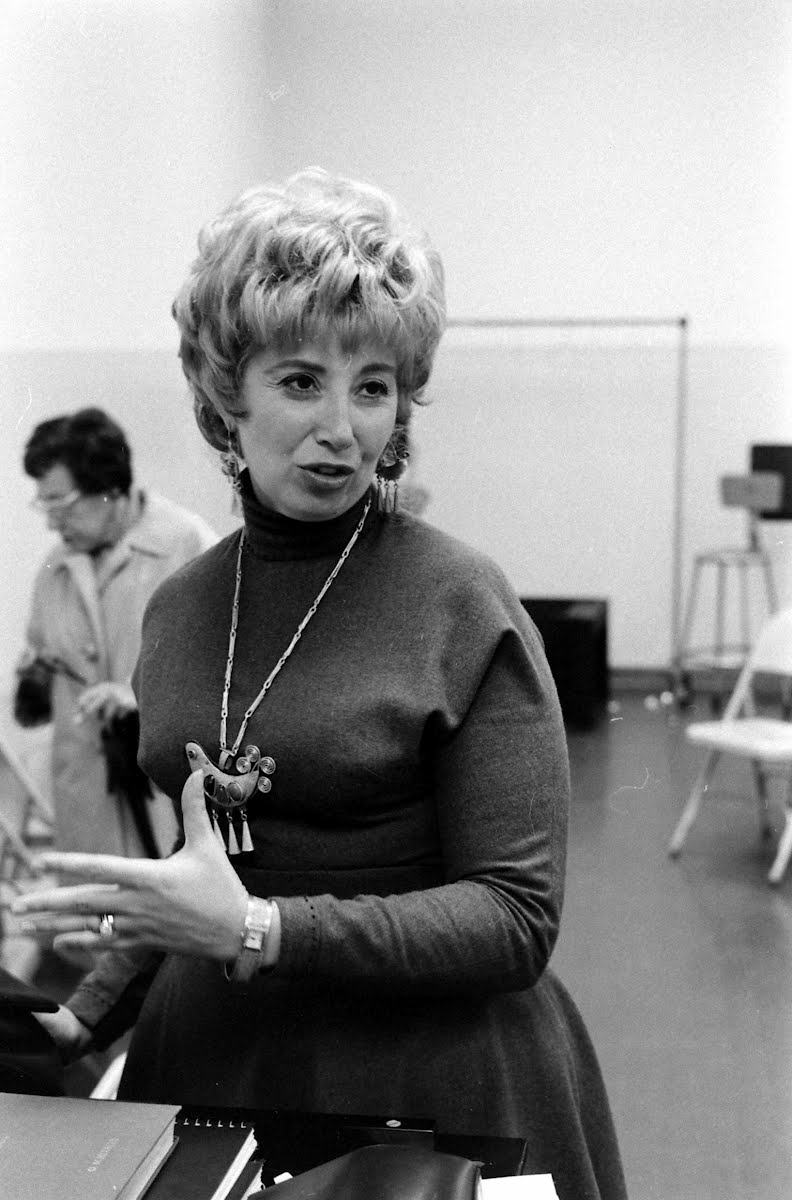 Beverly Sills - Opera Singer - Leonard Mccombe — Google Arts & Culture