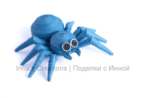 Spooky spider, three-dimensional quilling