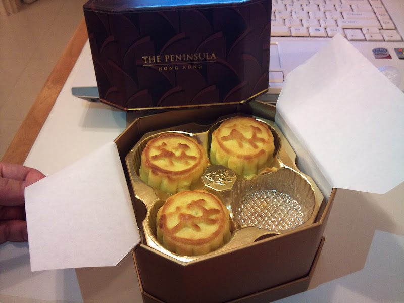 The Expression of Joy: Peninsula Hotel Mooncake :O