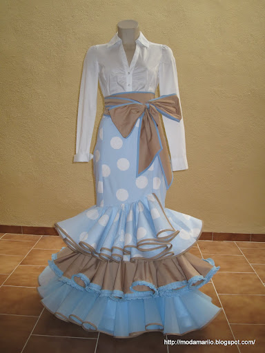 MODA FLAMENCA: FALDA ROCIERA CIELO