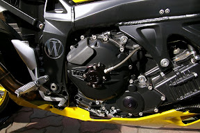 バイエルンの鐵馬 BMW K1200R: カスタムK1200R紹介 第1回 yellow storm