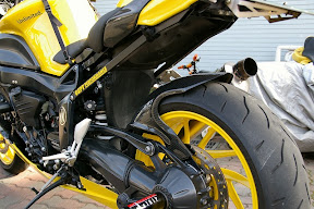 バイエルンの鐵馬 BMW K1200R: カスタムK1200R紹介 第1回 yellow storm