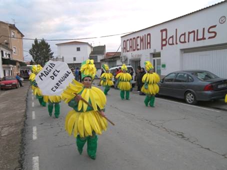 Como hacer un banano de fomi - Imagui