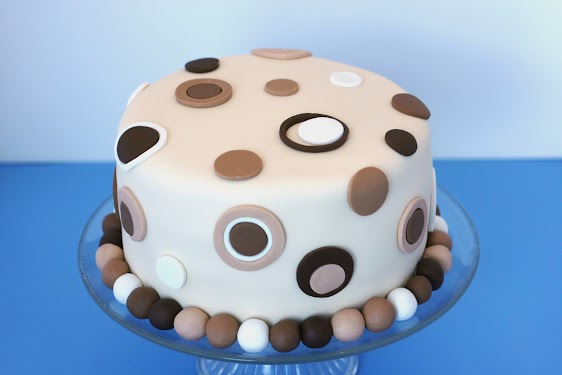 Root Beer Float Cake - Sweet Dreams and Sugar Highs