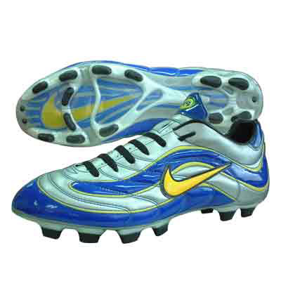 Football boot studs - an explanation : r/soccer