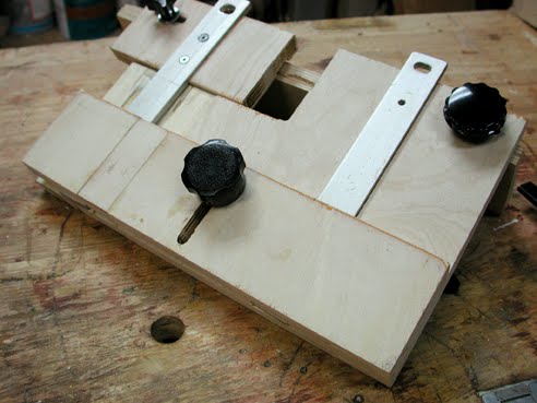 Wood shop projects and jigs: small mortise hinge jig for boxes etc.