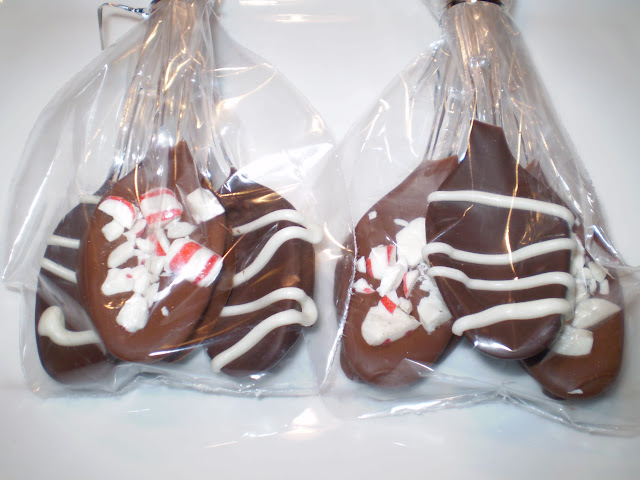 About a Bit of Everything: It's a DIY Christmas - Chocolate Dipped Spoons