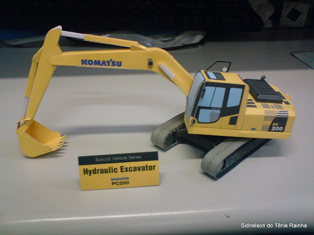 Sidnelson Papercraft: Hydraulic Excavator - 20.11.2009