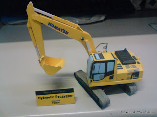 Sidnelson Papercraft: Hydraulic Excavator - 20.11.2009