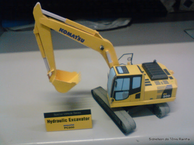 Sidnelson Papercraft: Hydraulic Excavator - 20.11.2009