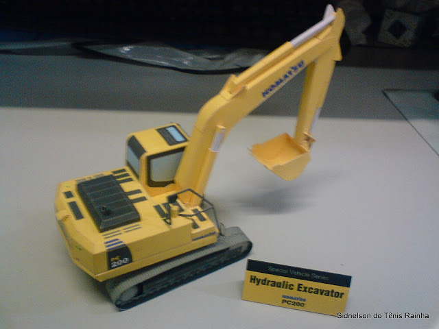 Sidnelson Papercraft: Hydraulic Excavator - 20.11.2009