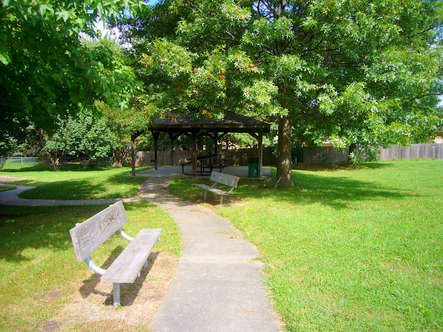 PAW: Playground A Week: Wadsworth Park - Lee's Summit