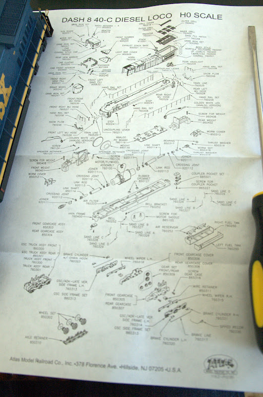 Open up an Atlas Dash 8-40c | TrainBoard.com - The Internet's Original