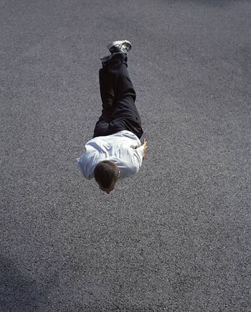 People in flight – Photography by Denisa Tarzaka | Amusing Planet