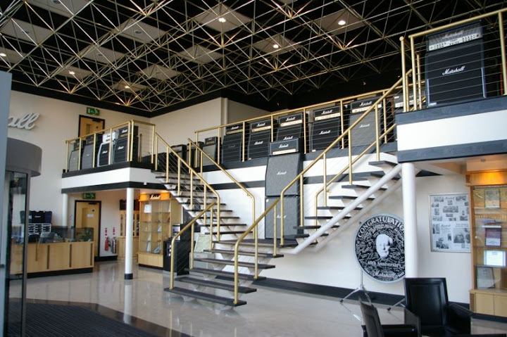 Visite d'une Usine : Marshall Factory Tour - Bla bla et guitare