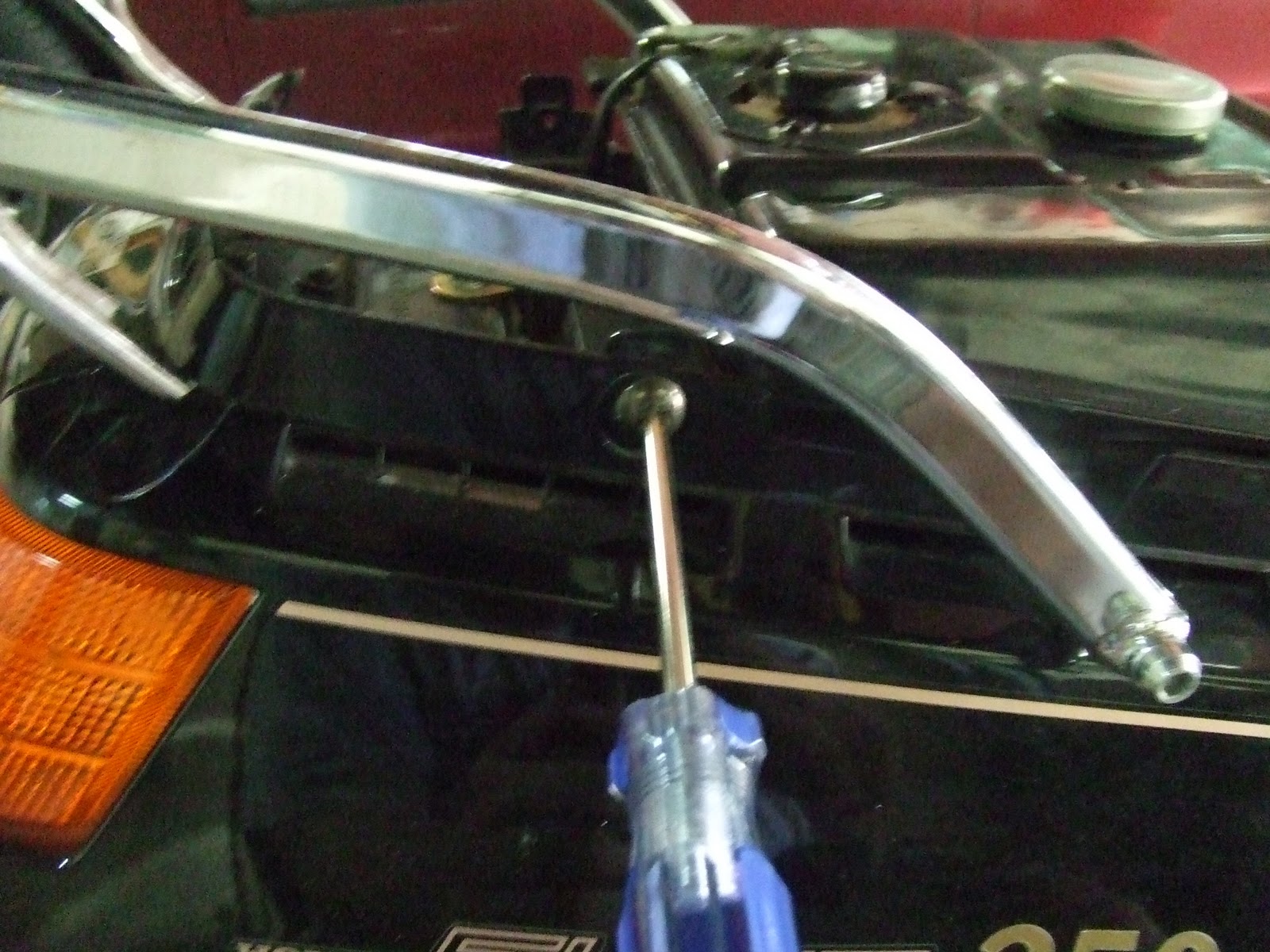 Honda Elite Scooters: How to: remove the rear body panels