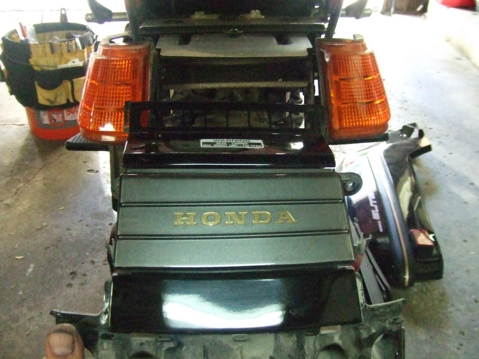 Honda Elite Scooters: How to: remove the rear body panels