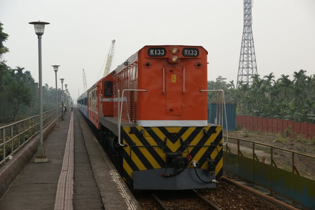 Blair's 鐵道攝影: R100型柴電機車 / TRA R100 Type Diesel-electric Locomotive
