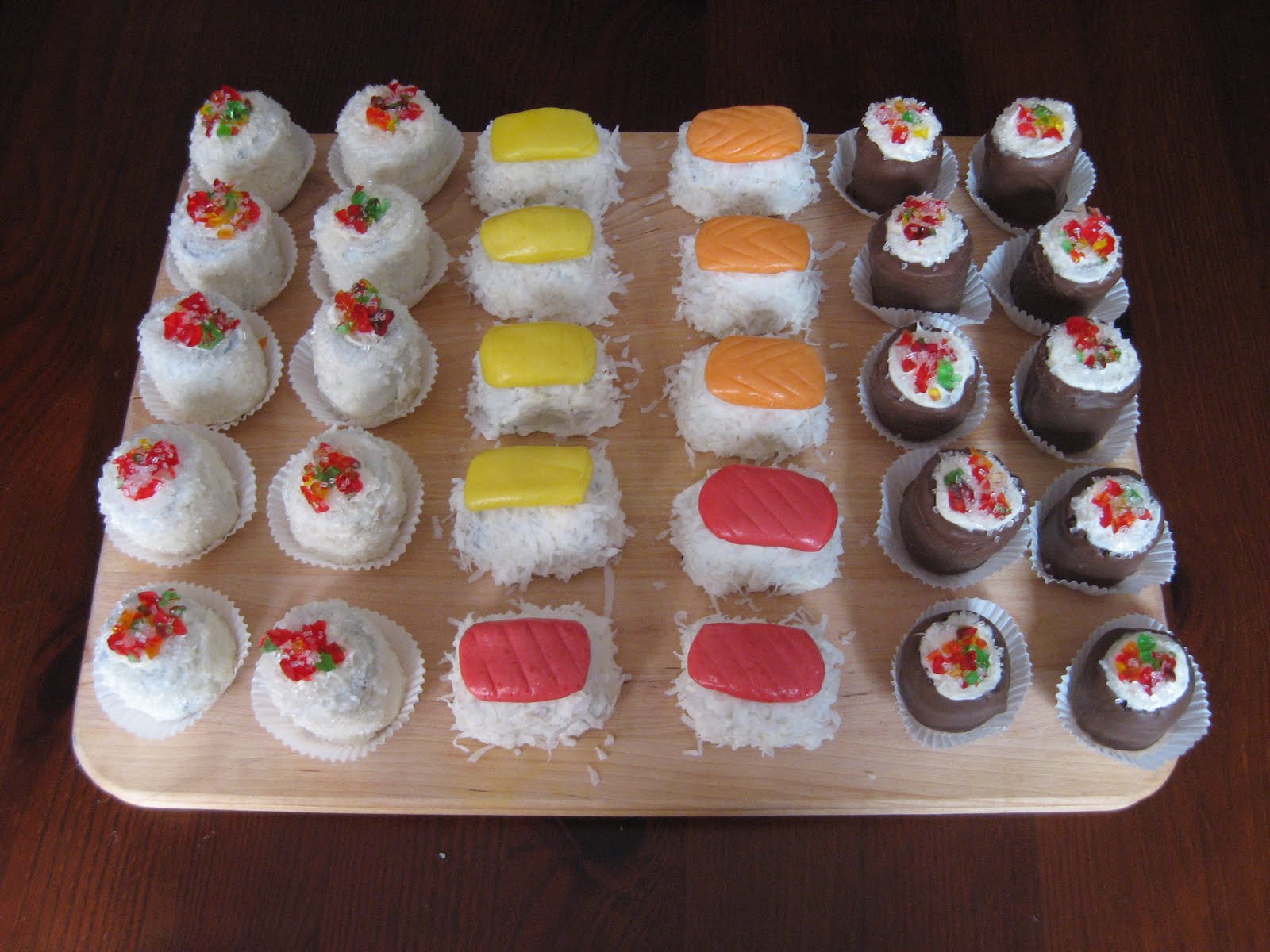 Broccoli and Chocolate: Sushi Cupcakes