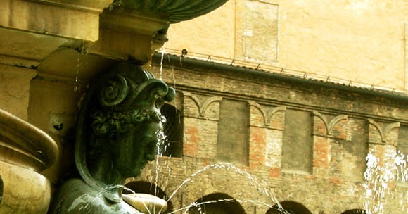 12 Odd and Bizarre Fountains - GADOPOST
