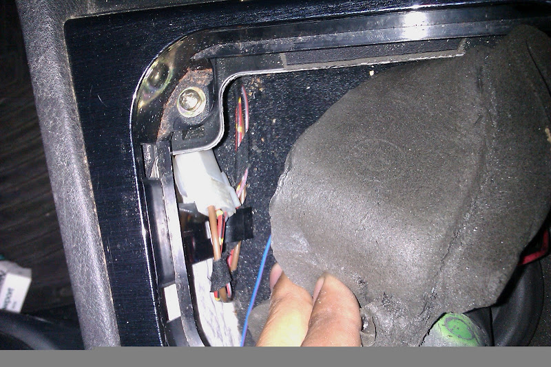 identifying these wires on center console ? What is this for