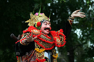 Potret Bali: Tari Topeng