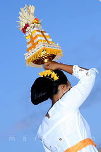 Potret Bali: Menjinjing Rantasan