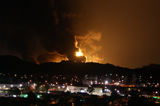 Huge explosion at refinery (MASSIVE fire in Puerto Rico) - Democratic ...