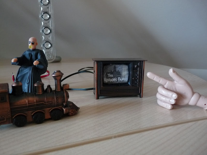 V: Addams Family TAF: Uncle Fester / Lester, Addams LED TV, Addams ...