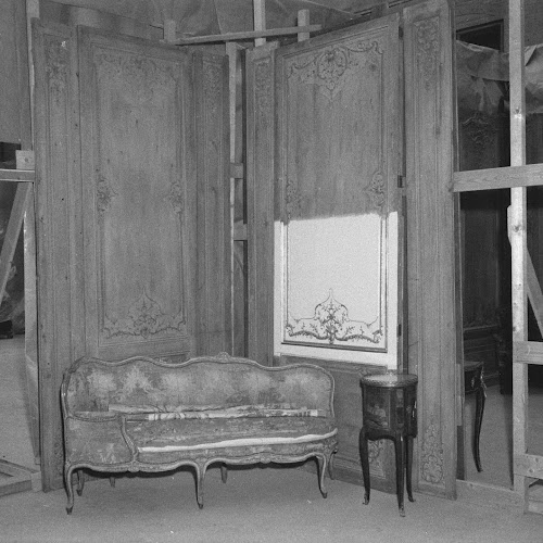 Betimmering met canapé en tafeltje, 1957 - Rijksmuseum