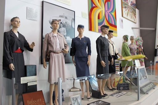 Braniff Flight Hostess Uniforms - Braniff Airlines — Google Arts & Culture