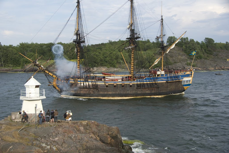 18th Century East India merchant ship and a prince - PentaxForums.com