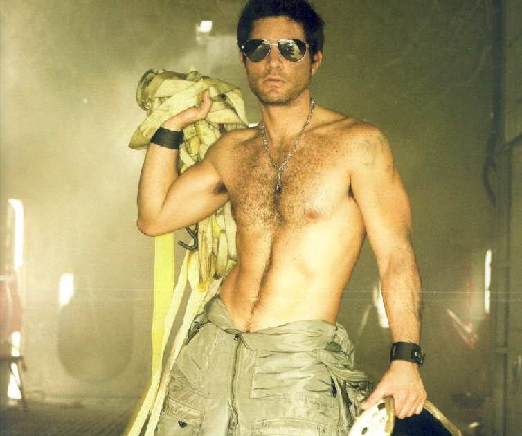 Mocho Model: Víctor González Pilots