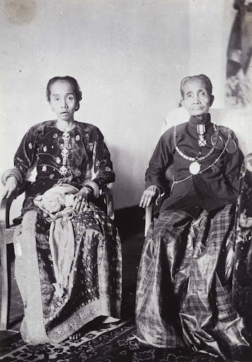 Portrait of the Datu of Tanette and her daughter, Celebes ...
