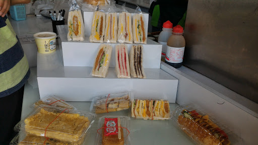 南投縣名間鄉 Hong Ya Hamburger - 台灣餐廳推薦 手搖推薦 甜點推薦 買一送一 優惠訊息