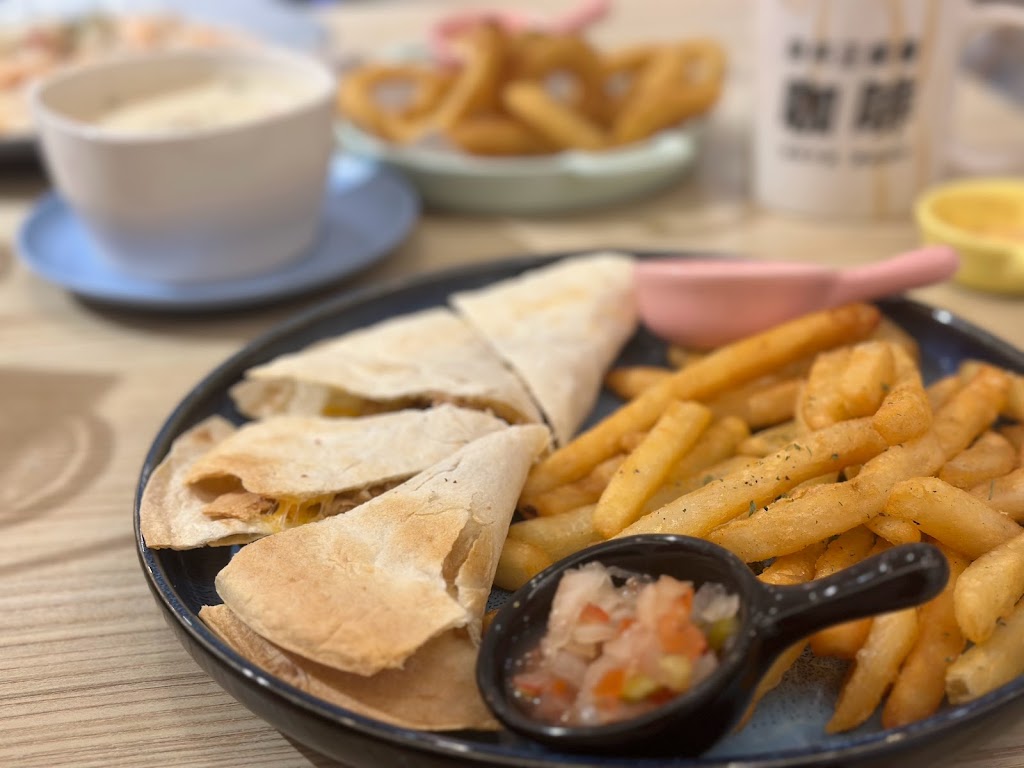 新竹縣竹北市 T2 cafe竹北店/竹北光明商圈特色餐廳/抓周活動/性別派對早午餐/義大利麵/美式料理/活動包場/親子友善餐廳/寵物友善餐廳 ...