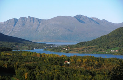 Vakre Norge i bilder: Høststemning på Langnes i Rossfjordstraumen i ...
