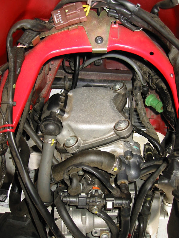 Modern Vespa : Dangerous GTS Rear Brake Line Routing
