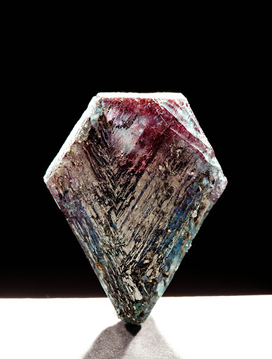 Chrysoberyl crystal, (variety Alexandrite) — Google Arts & Culture